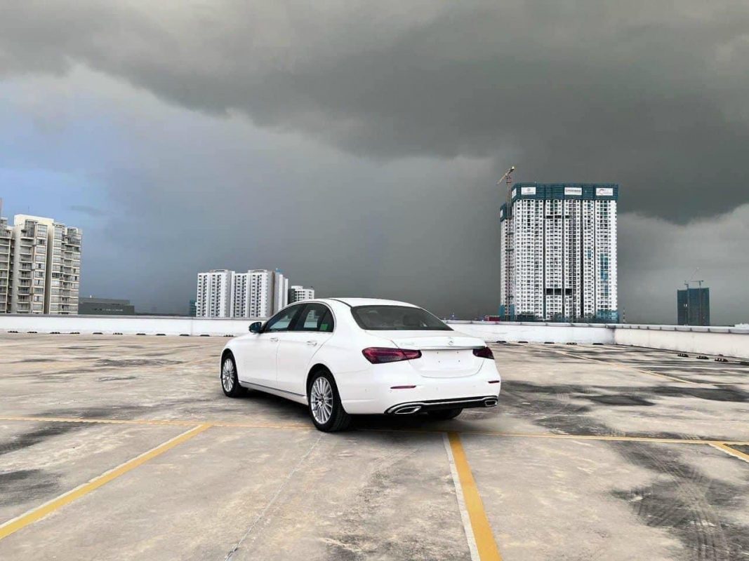 Mercedes E200 Giá Lăn Bánh & Thông Số (01/2025)